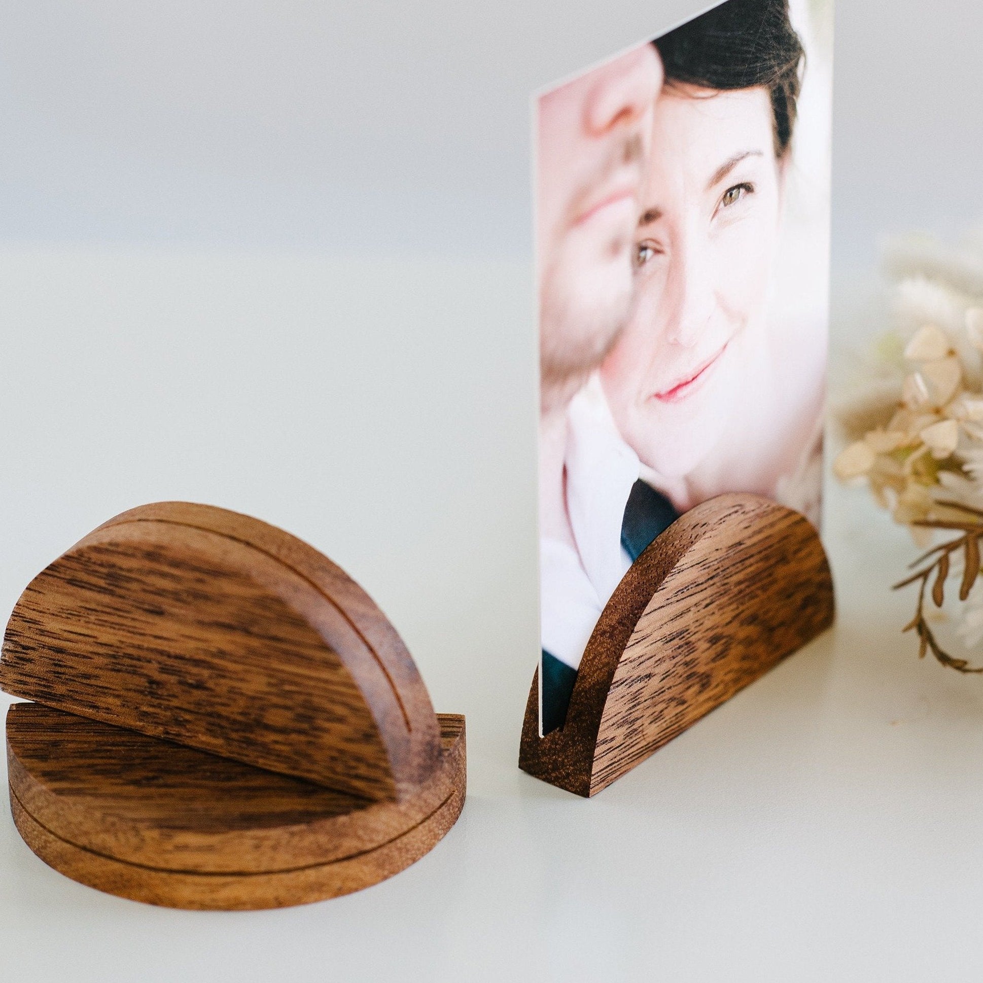 Timber Photo Stands – In The Daylight